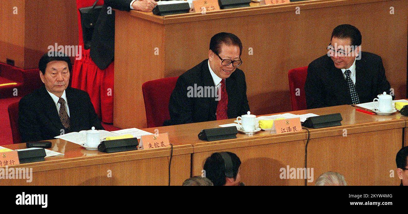 Chinese Premier Mr Zhu Rongji (L), Chinese President Mr Jiang Zemin (M ...