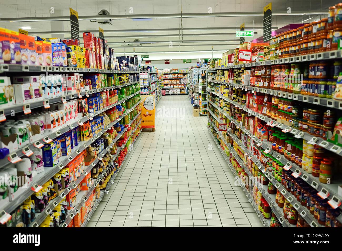 French supermarkets hi-res stock photography and images - Alamy