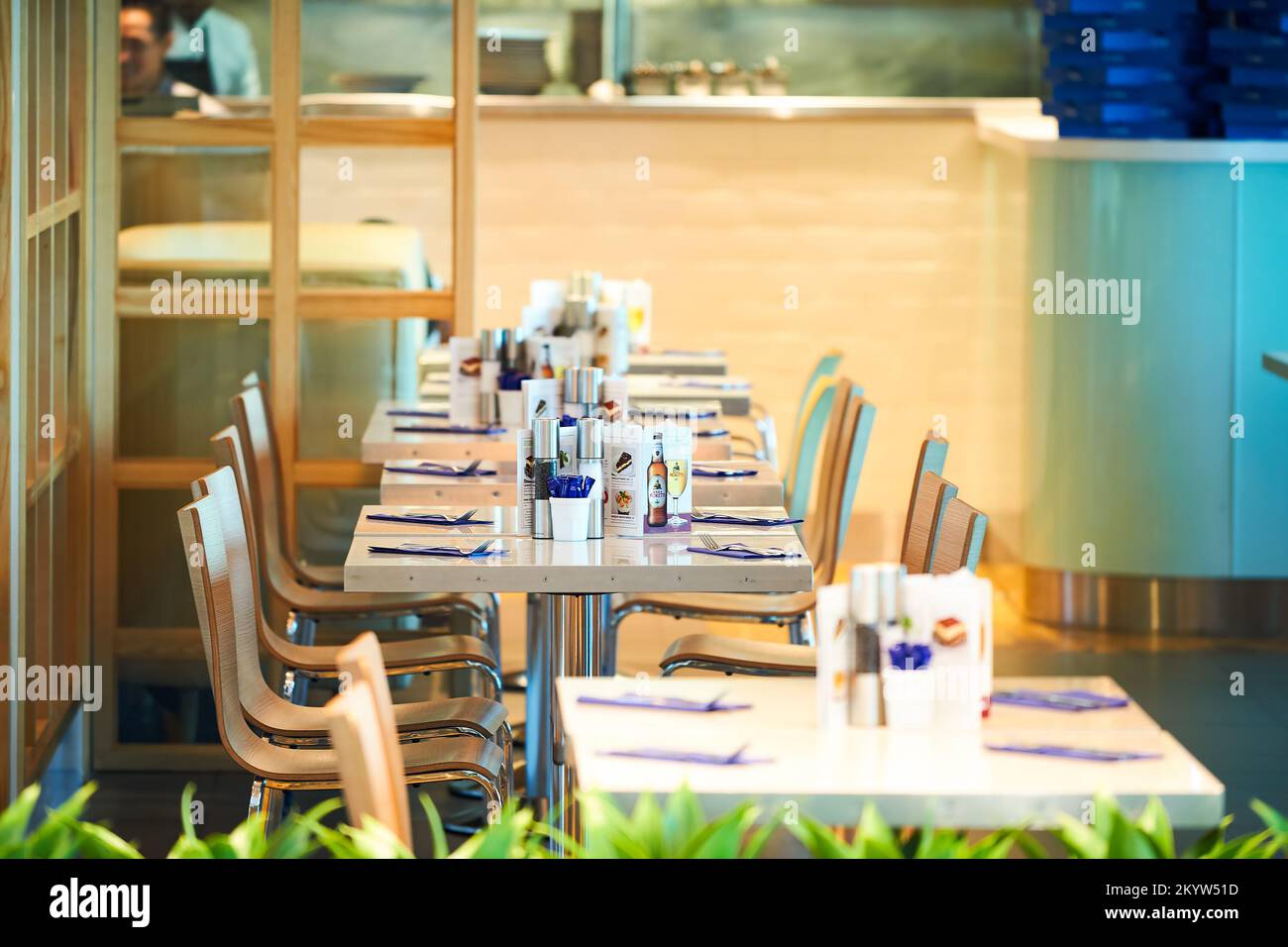 DUBAI, UAE - NOVEMBER 16, 2015: interior of Dubai Airport. Dubai ...