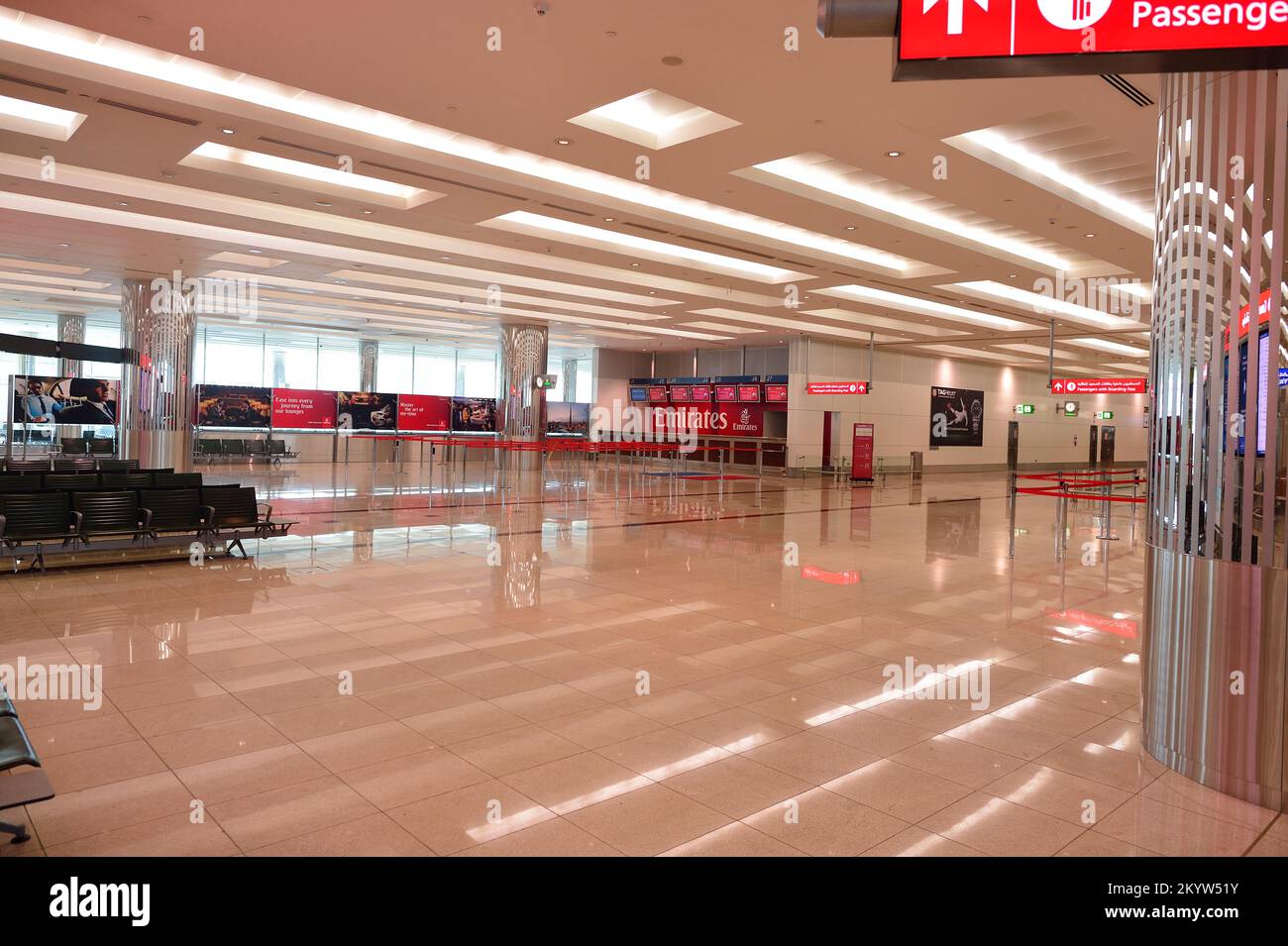 DUBAI, UAE - NOVEMBER 16, 2015: interior of Dubai Airport. Dubai ...
