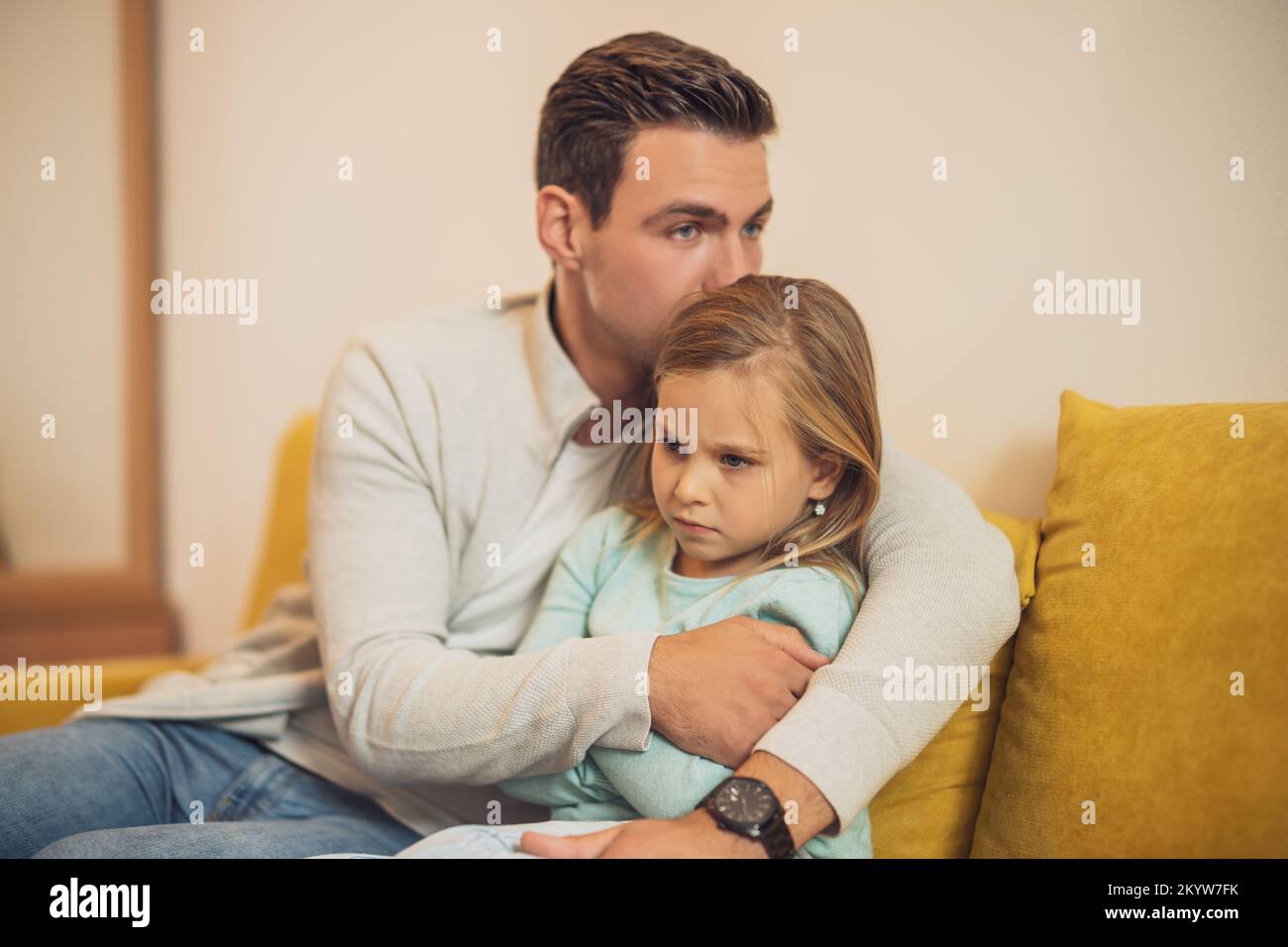 Father comfort daughter sadness hi-res stock photography and images - Alamy