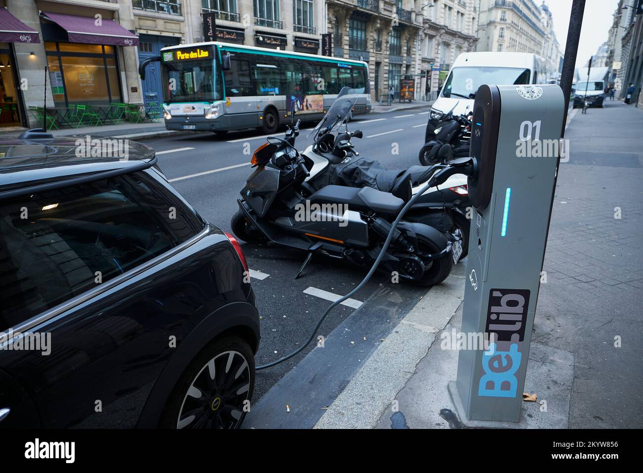 Paris, Ile de France, FRANCE. 2nd Dec, 2022. An electric car is ...