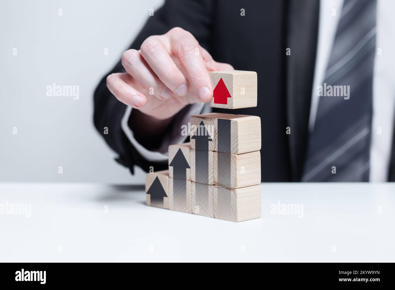 Black arrow icons hi-res stock photography and images - Alamy