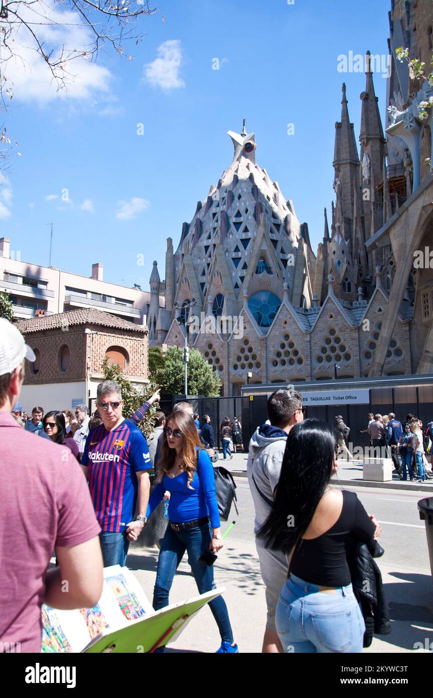 Sagrada familia esplanade hi-res stock photography and images - Alamy