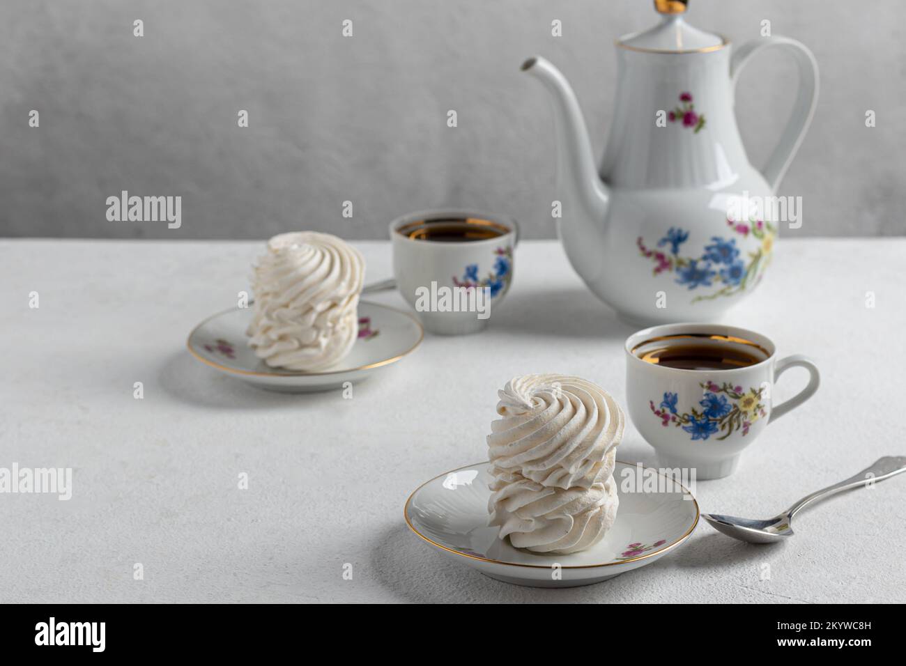 Light airy restaurant hi-res stock photography and images - Alamy