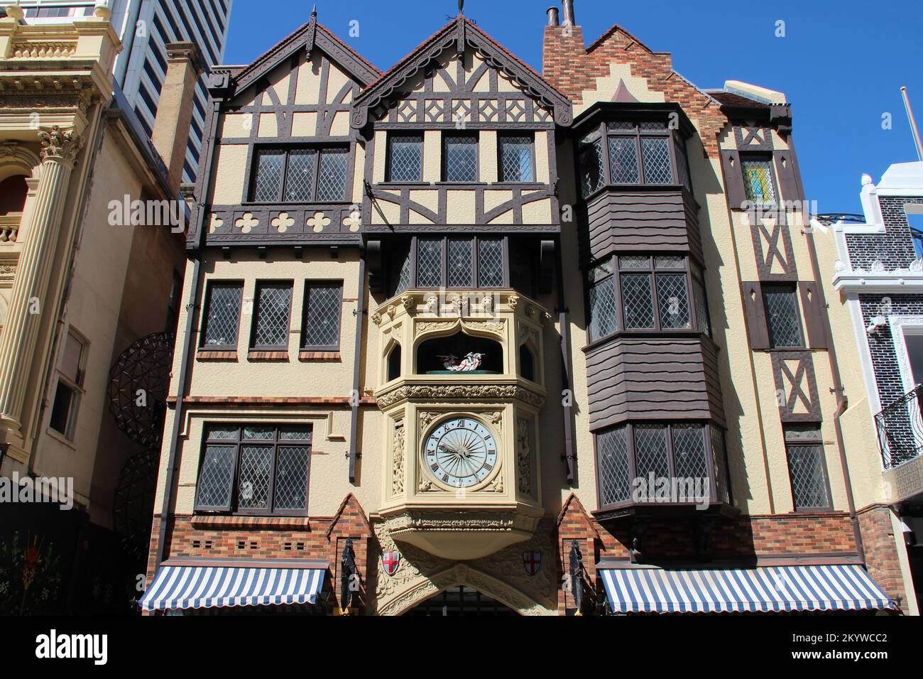 london court (flat building?) in perth (australia Stock Photo - Alamy