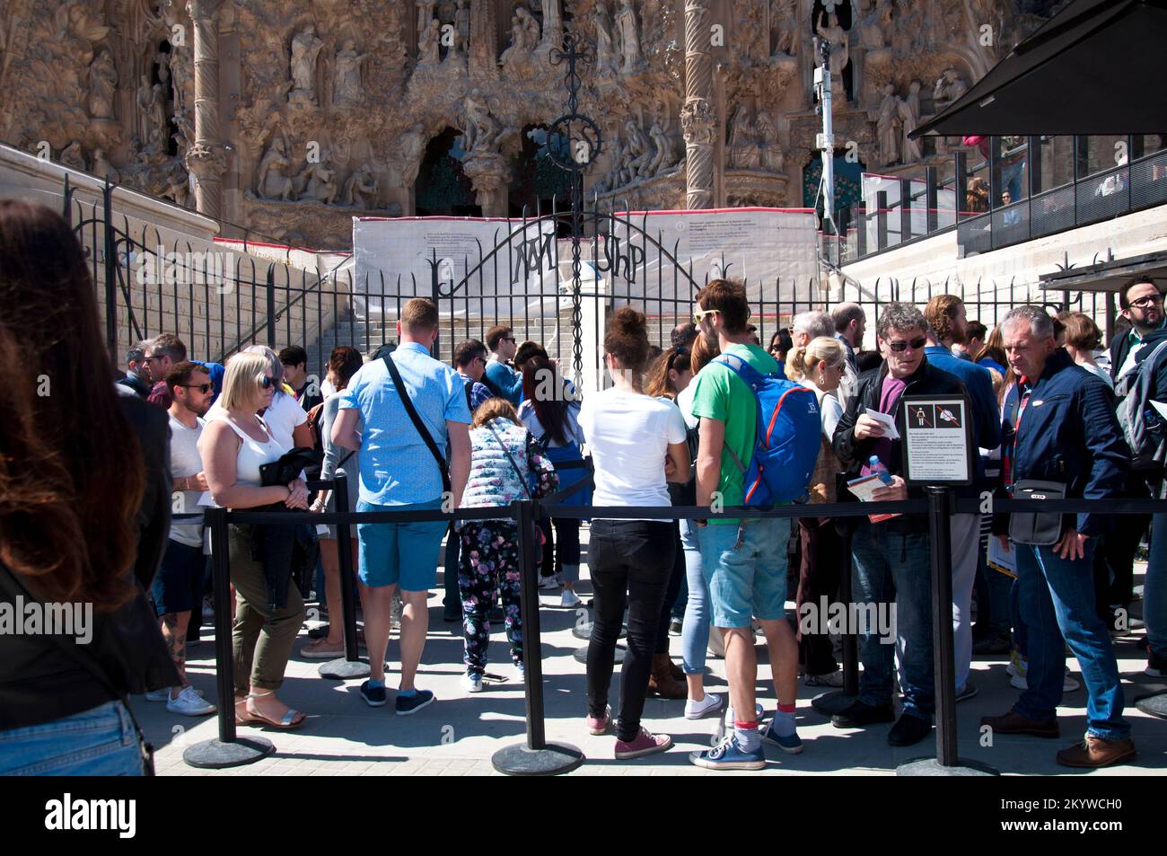 Sagrada familia esplanade hi-res stock photography and images - Alamy