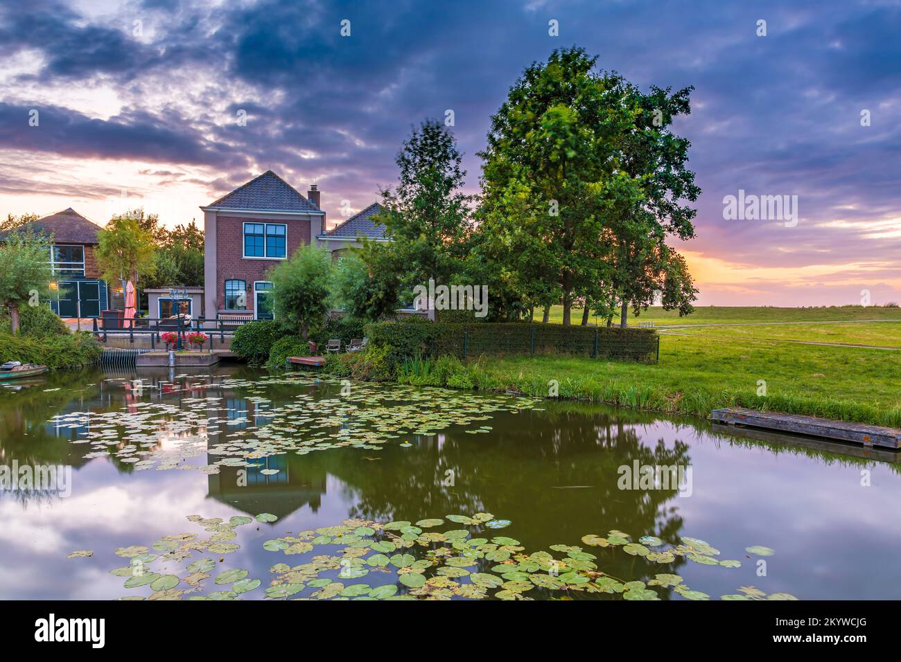 Dutch pumping station gemaal Palenstein Zoetermeer at water during a ...