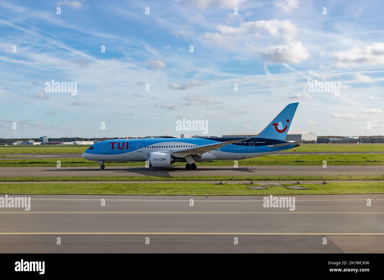 A picture of a Boeing 787-8 Dreamliner TUI plane on the runway Stock ...