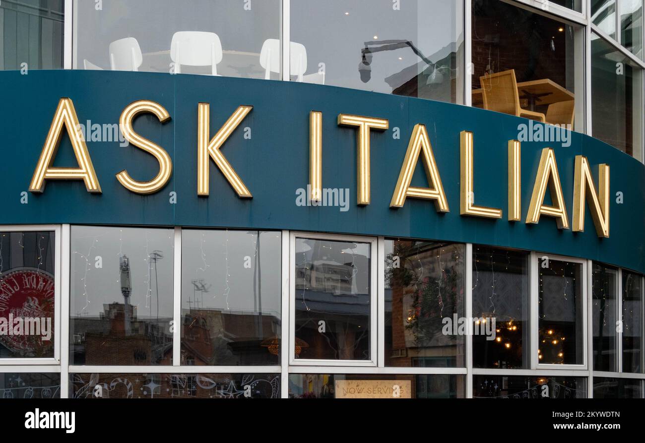 Trattoria sign hi-res stock photography and images - Alamy