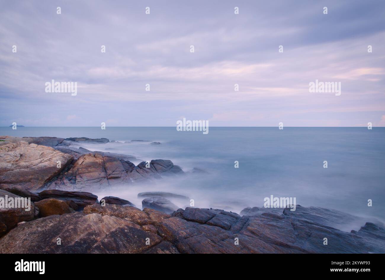Long Exposure of Rocky Beach Coastline in Thailand Stock Photo - Alamy Long Exposure of Rocky Beach Coastline in Thailand Stock Photo - Alamy