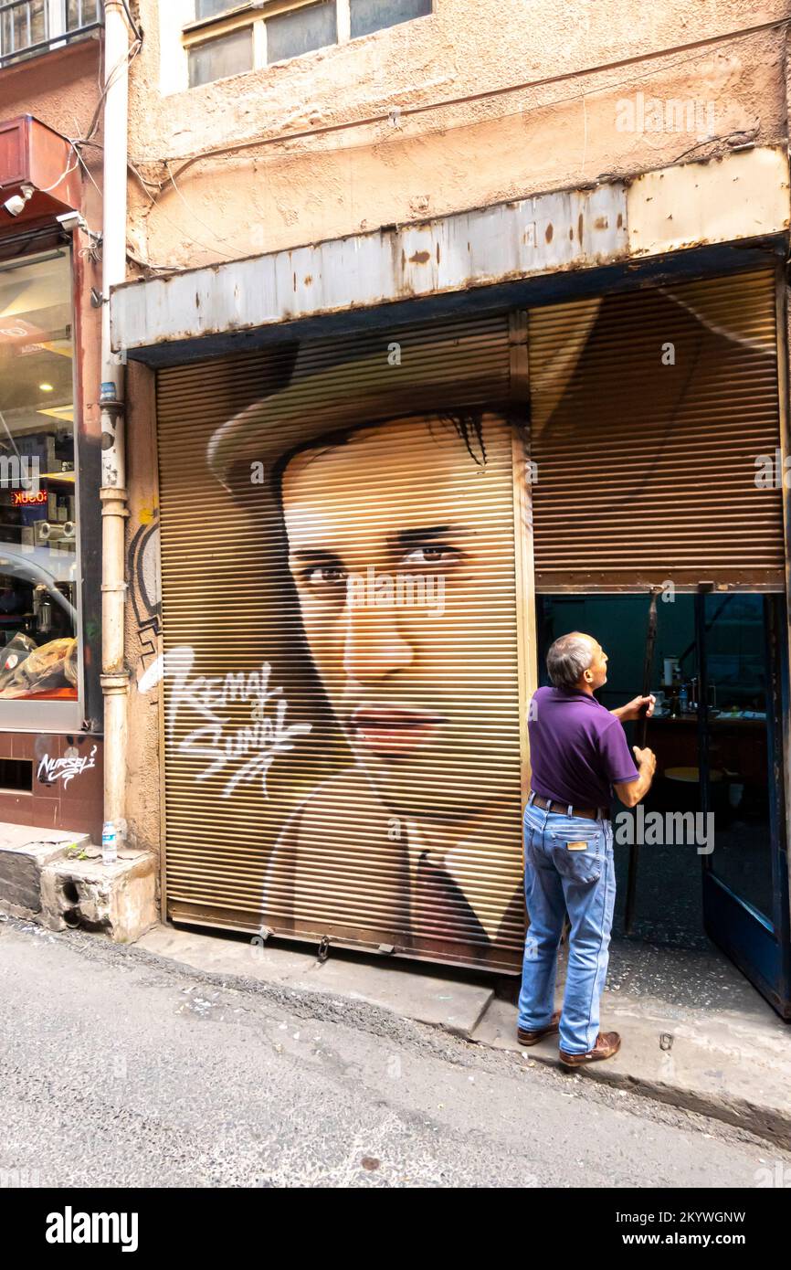 Mural with Kemal Sunal - Turkish actor on the shop wall. Istanbul ...