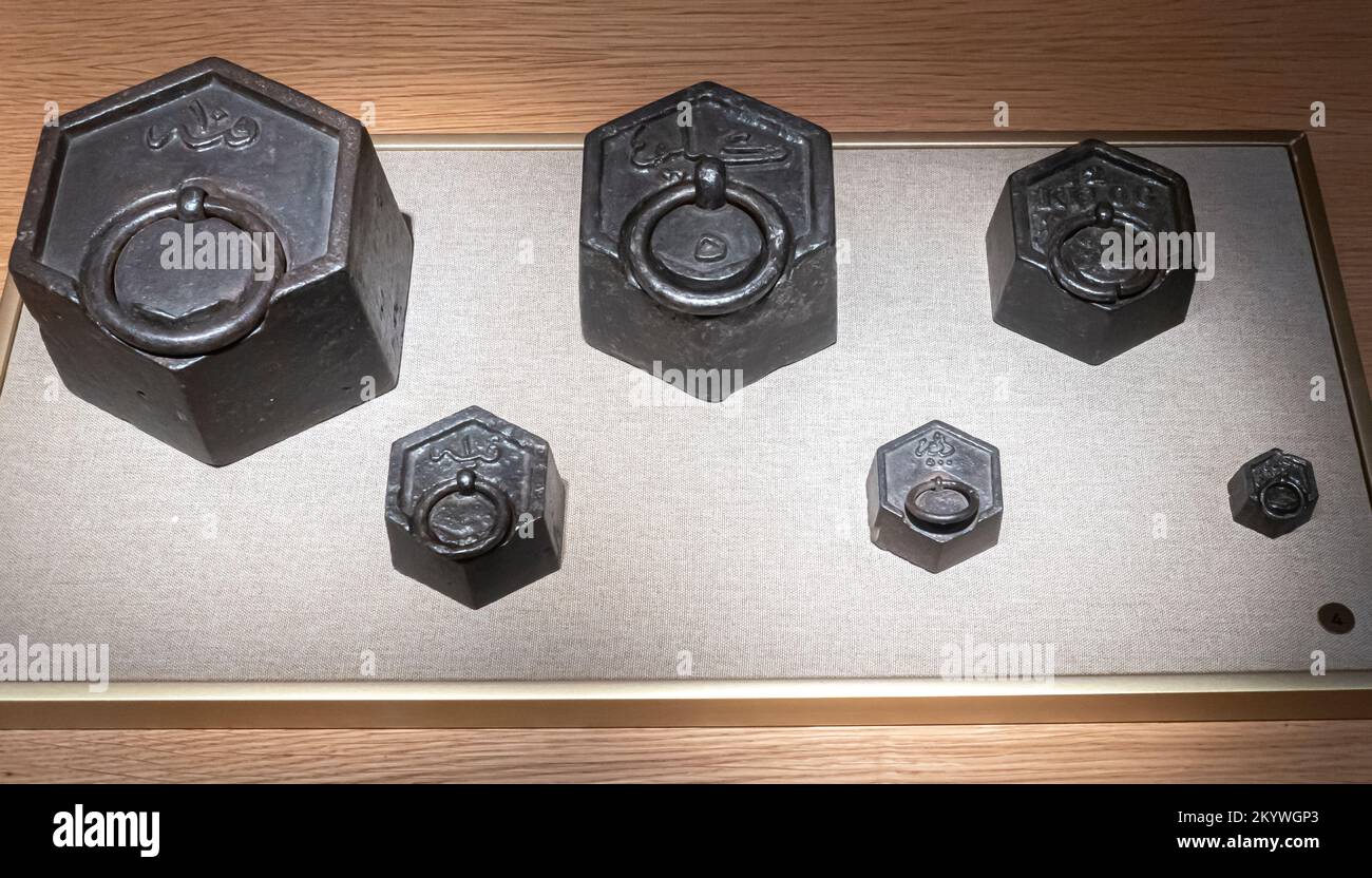 Iron weights hi-res stock photography and images - Alamy