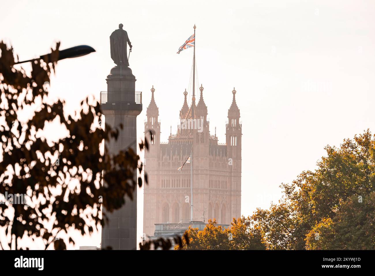 The very symbol of London. Westminster Abby with UK flag and Duke of ...
