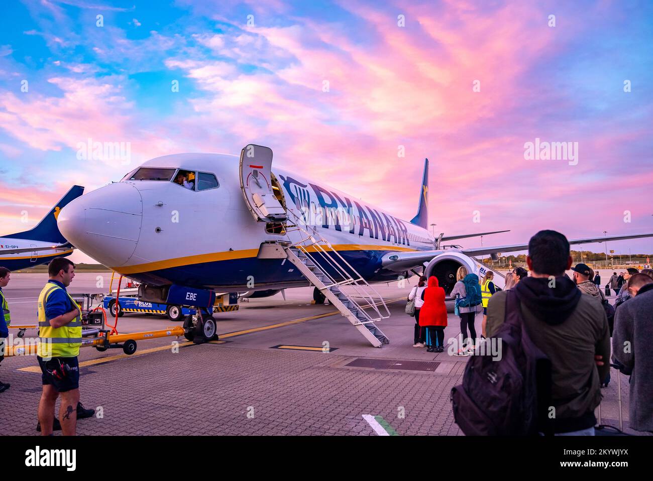 Passengers boarding Ryanair flight in London Stock Photo - Alamy