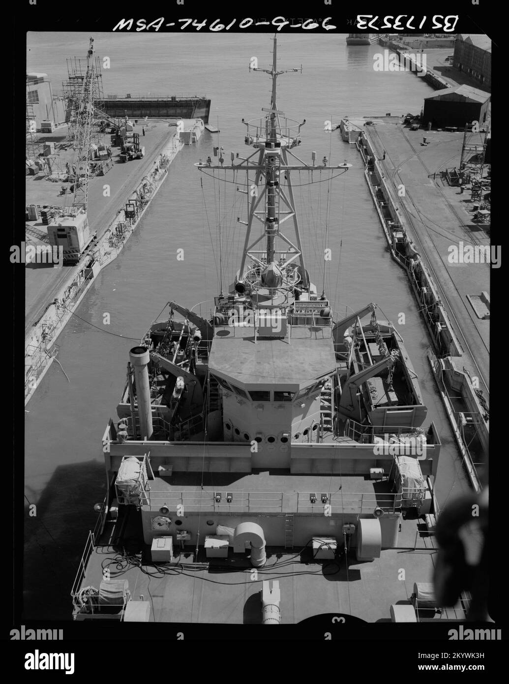 ARL-30 Askari , Ships, Naval Vessels, Boats, Naval History, Navy Stock ...