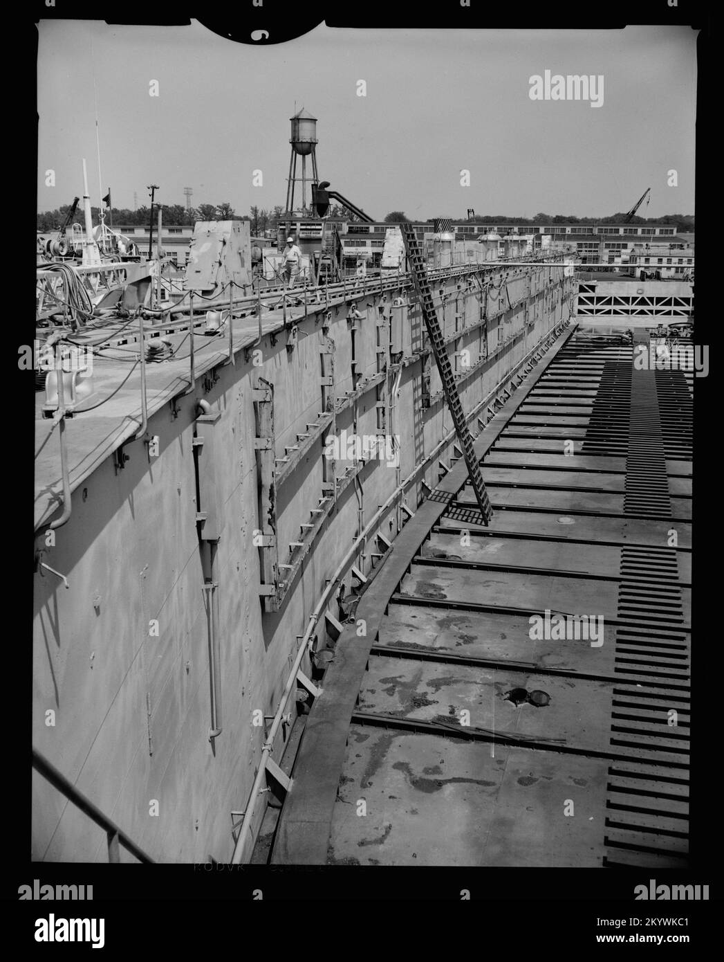 Ships and submarines hi-res stock photography and images - Alamy