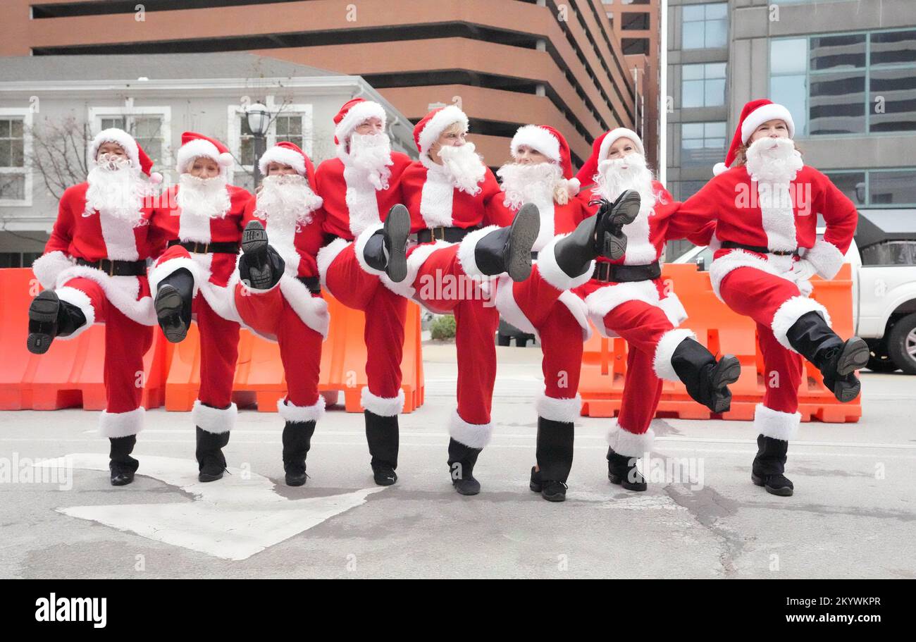 Santa in the streets 2022 hi-res stock photography and images - Alamy