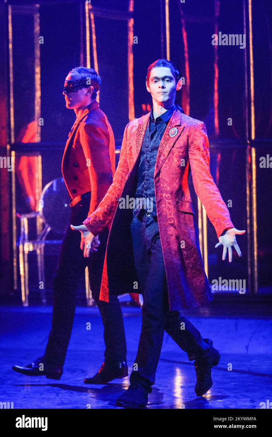 London, UK. 02nd Dec, 2022. The flamboyant and seductively lit Act 4 ...