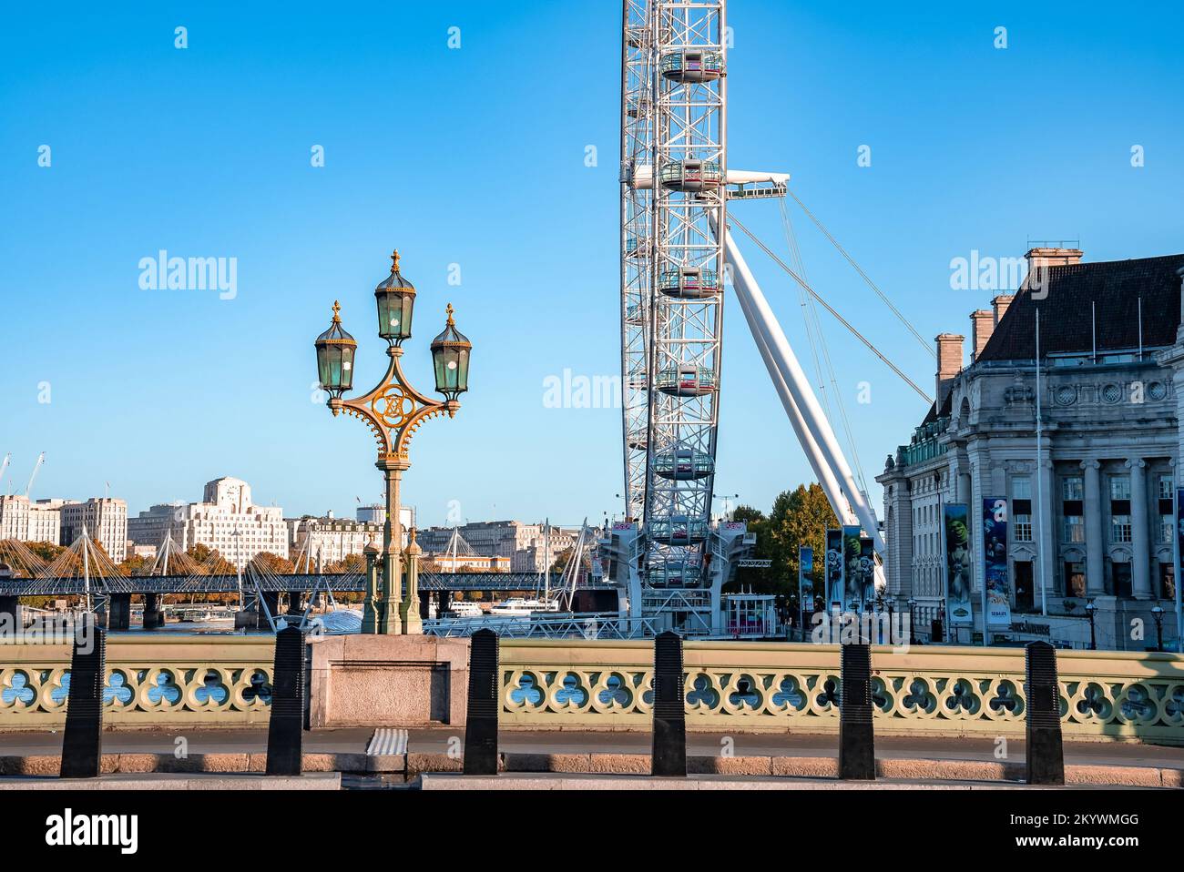 Close up of london eye hi-res stock photography and images - Alamy