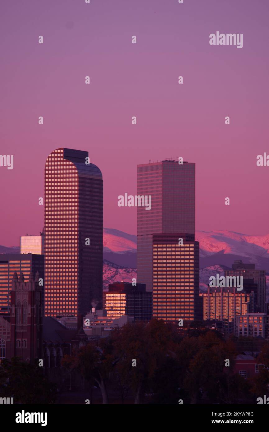 Denver skyline and mountains hi-res stock photography and images - Alamy
