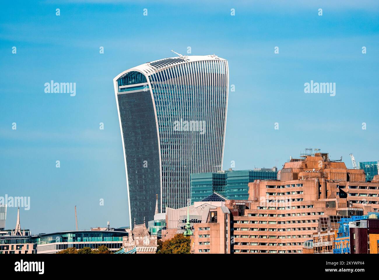 Close up view of the Walkie Talkie building Stock Photo - Alamy