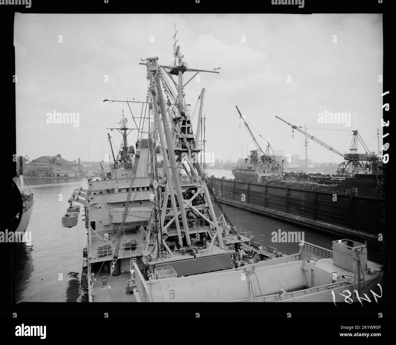 APA-249 Francis Marion [19-NN-APA-249 Francis Marion-163100] , Ships ...
