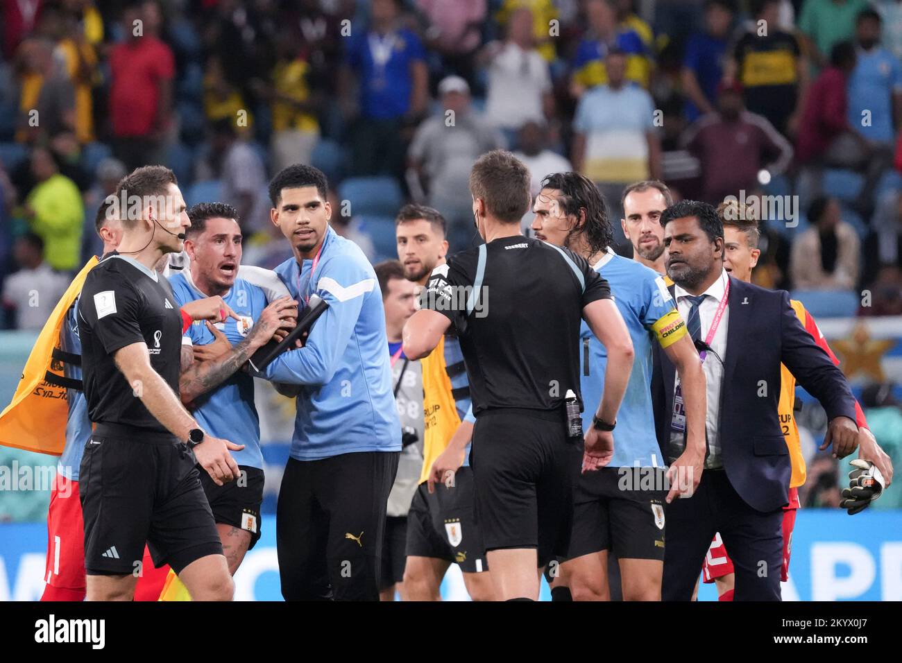 Referee daniel siebert hi-res stock photography and images - Alamy