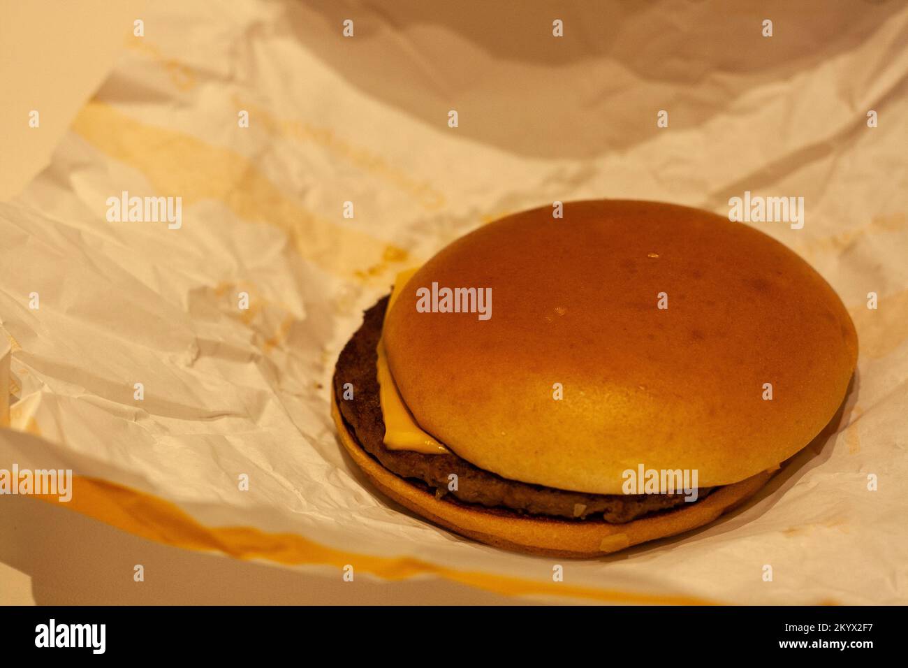 Mcdonald's cheeseburger eating hi-res stock photography and images - Alamy