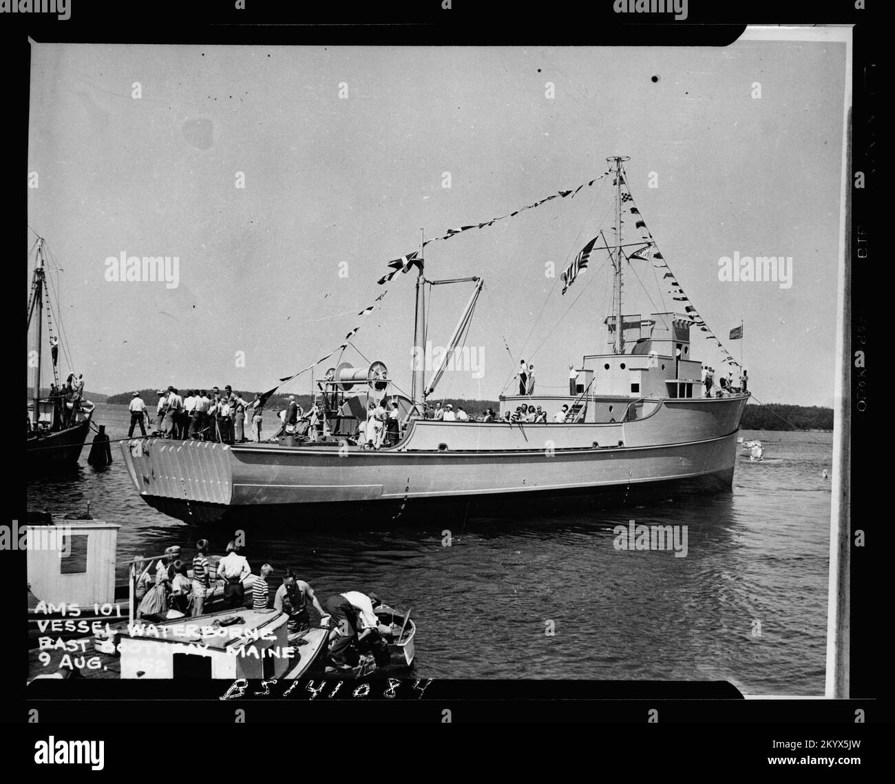 AMS-101 , Ships, Naval Vessels, Boats, Naval History, Navy Stock Photo ...
