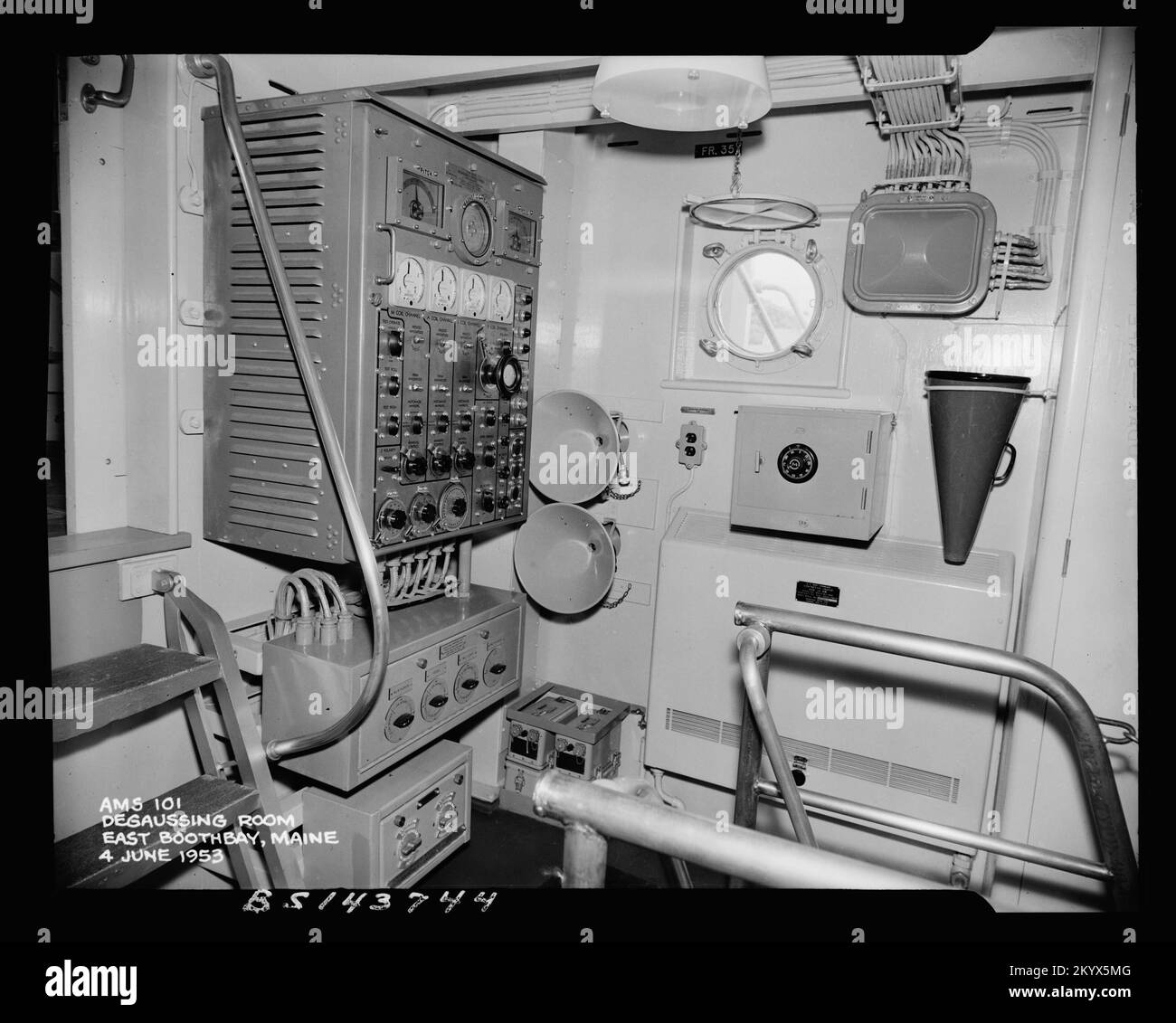 AMS-101 , Ships, Naval Vessels, Boats, Naval History, Navy Stock Photo ...