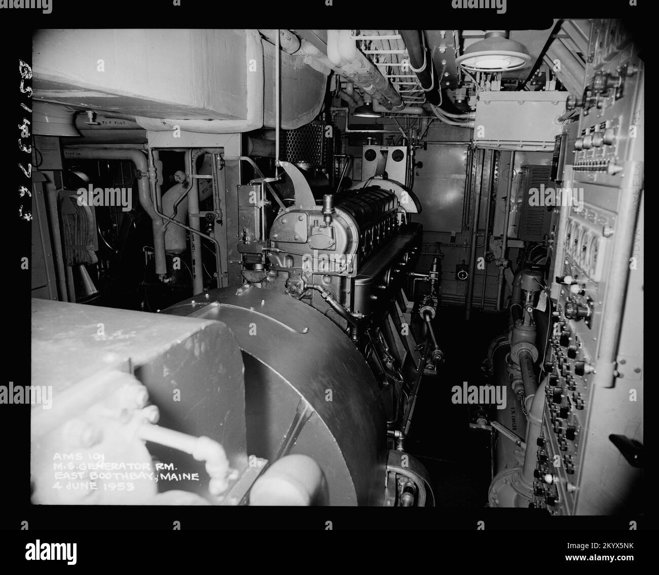 AMS-101 , Ships, Naval Vessels, Boats, Naval History, Navy Stock Photo ...