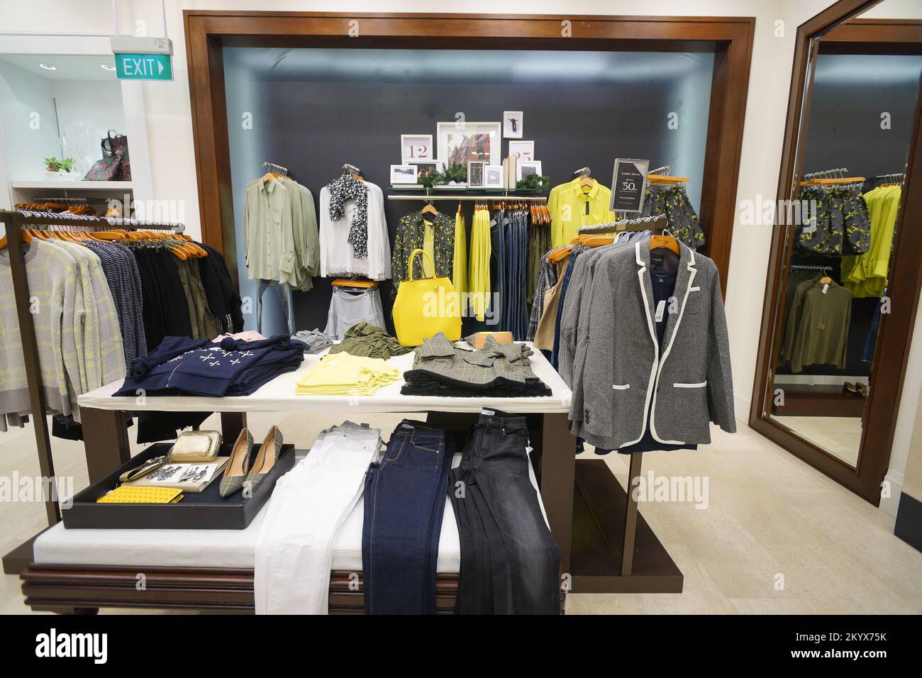 SINGAPORE - NOVEMBER 08, 2015: interior of Banana Republic. Banana ...