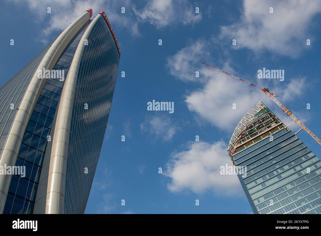 Milano Italia 4 dicembre 2019:Crane completing the skyscraper La Torre ...