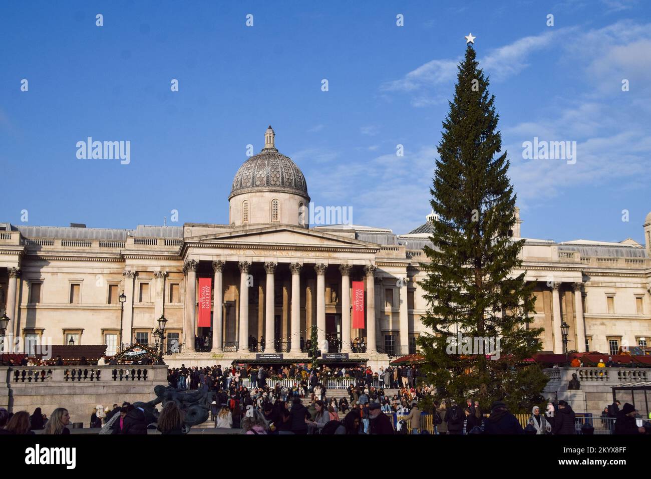 London, UK. 2nd December 2022. The National Gallery and the Christmas ...