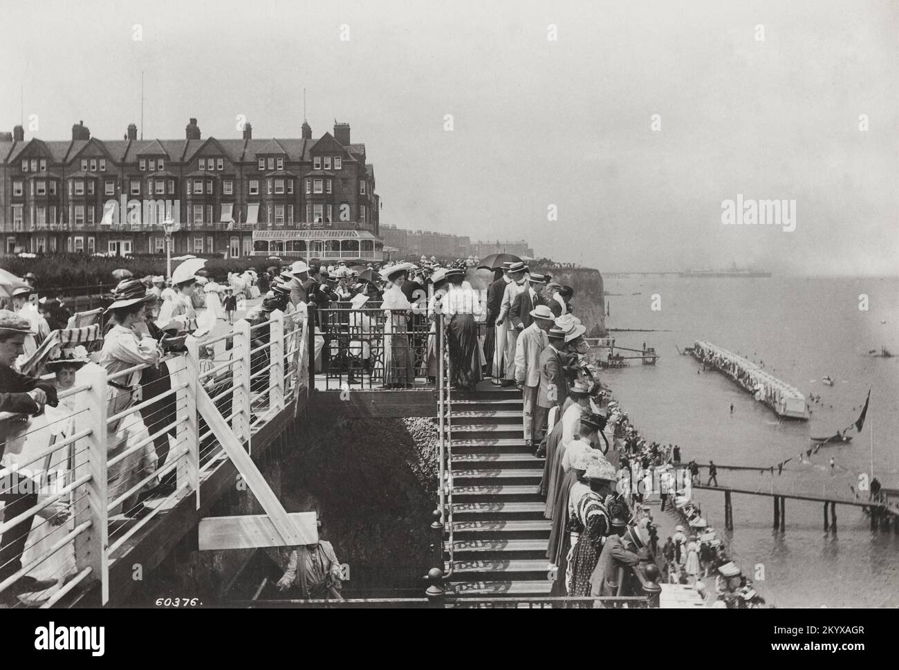 Vintage photograph - 1908 - Queen's Promenade, Cliftonville, Margate ...