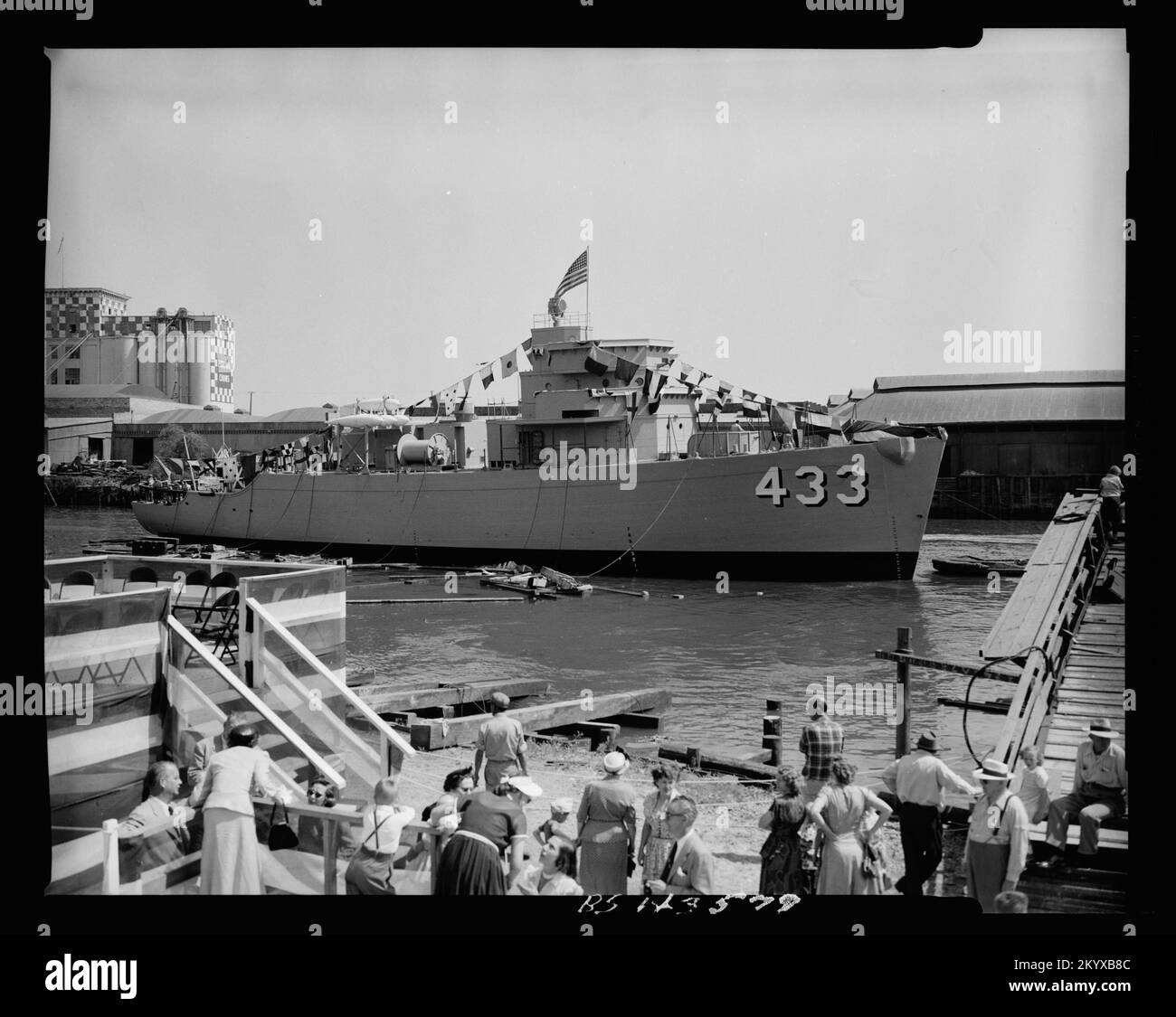 AM-433 Engage , Ships, Naval Vessels, Boats, Naval History, Navy Stock ...