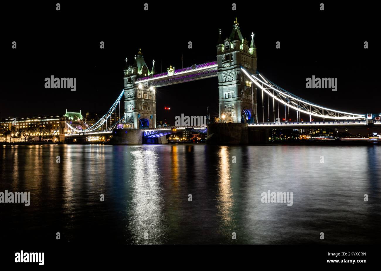 A long view of Tower Bridge Stock Photo - Alamy