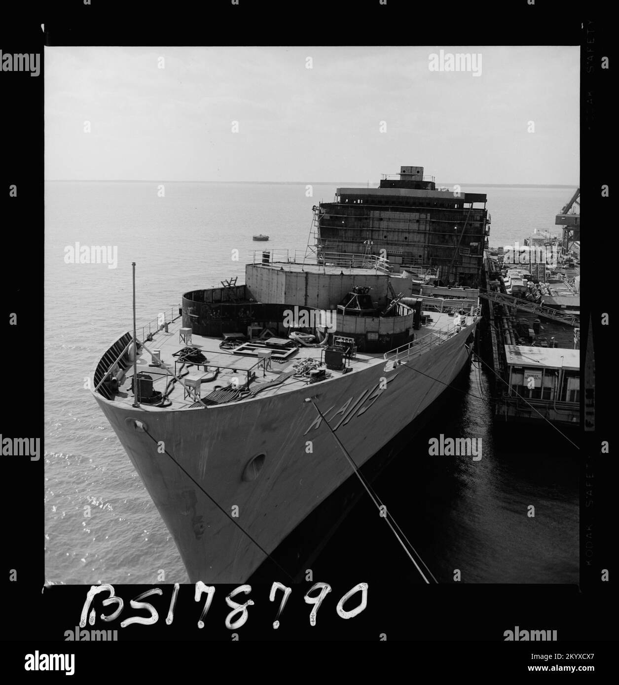 AKA-115 Mobile , Ships, Naval Vessels, Boats, Naval History, Navy Stock ...