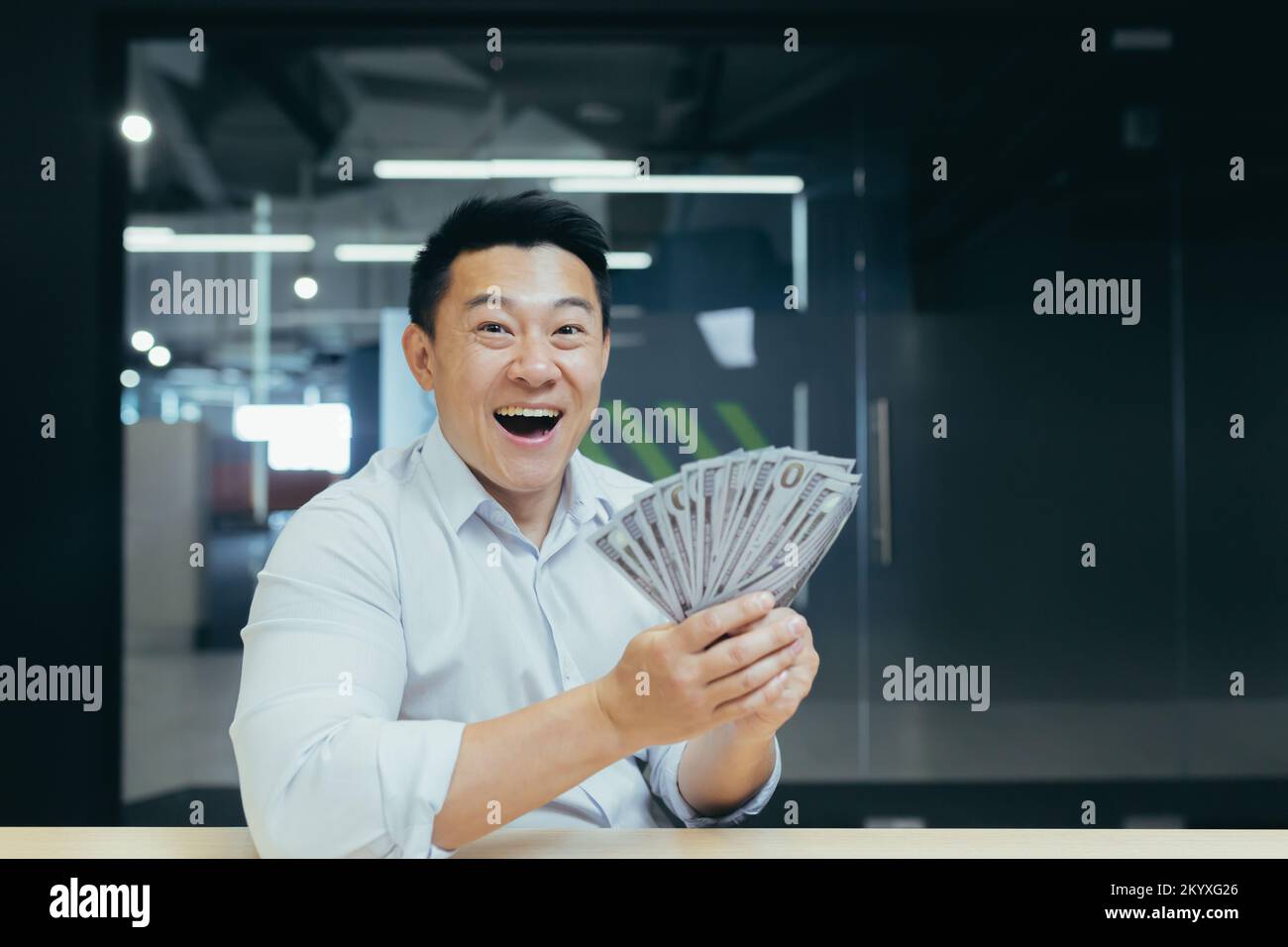 Asian happy shocked face hi-res stock photography and images - Alamy