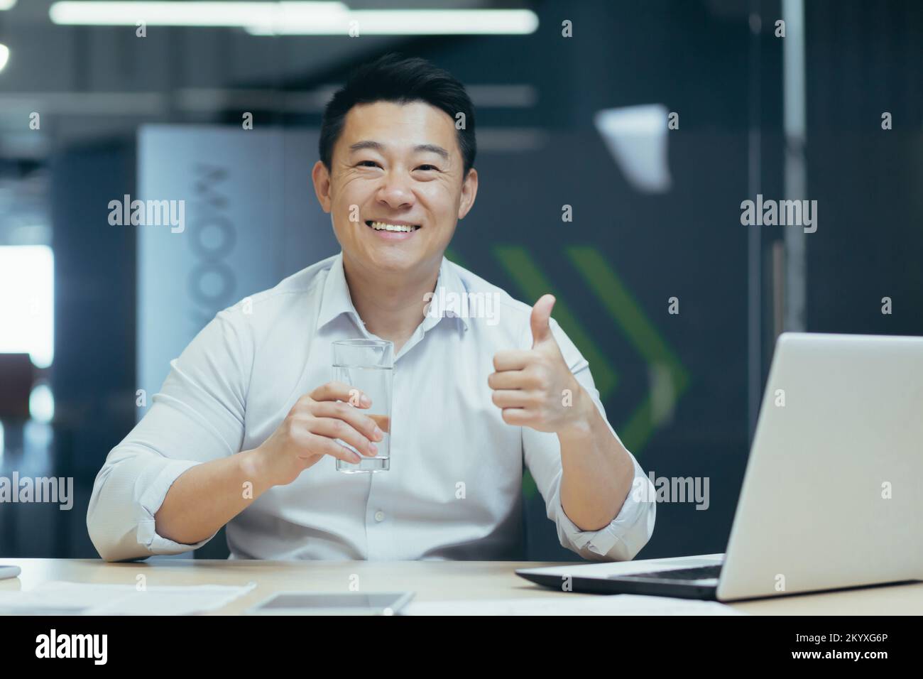 White man hands close camera hi-res stock photography and images - Alamy