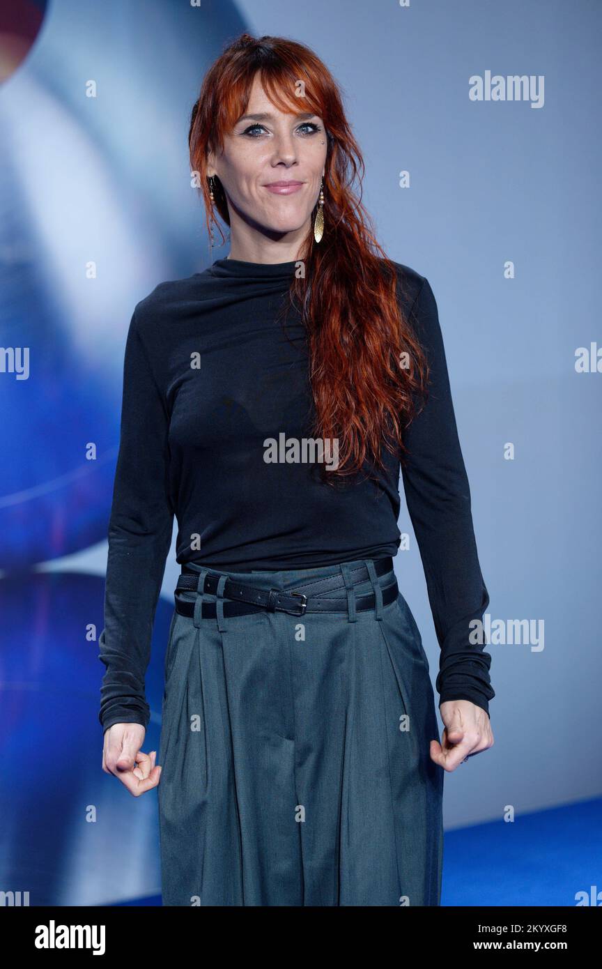 Duesseldorf, Germany. 02nd Dec, 2022. French singer Zaz arrives at the ...