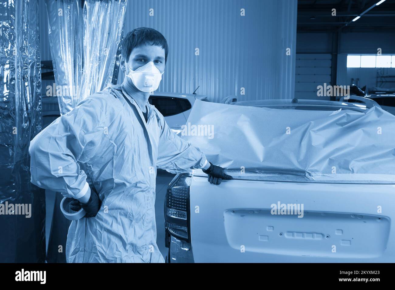 Mechanic covering car paper hi-res stock photography and images - Alamy