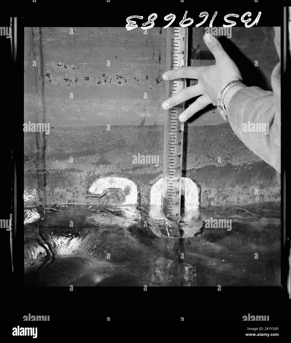 Wartime america Black and White Stock Photos & Images - Alamy