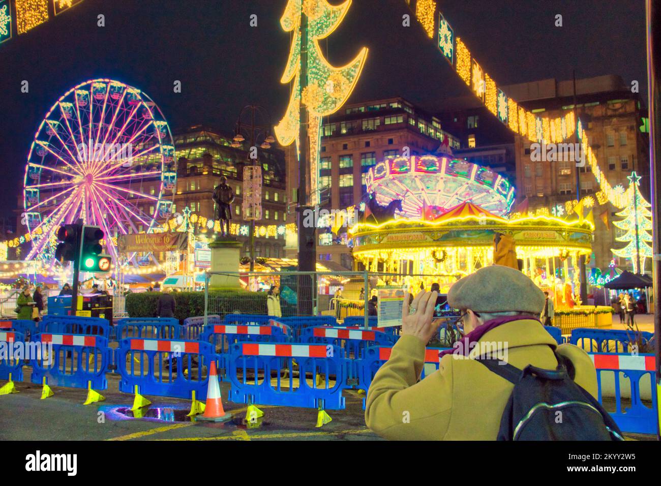 Glasgow, Scotland, UK 2nd December, 2022. George square Christmas with ...