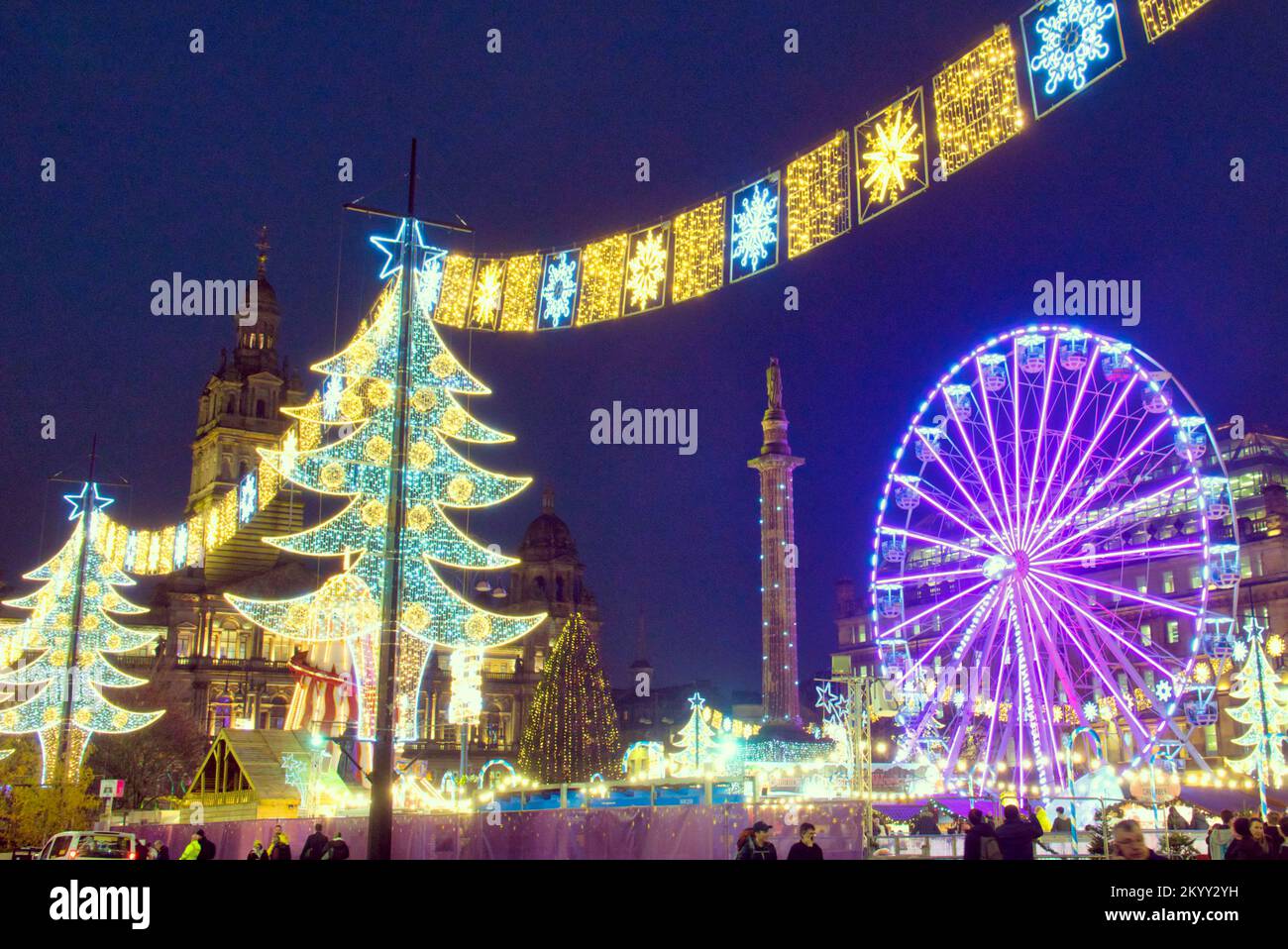 Glasgow, Scotland, UK 2nd December, 2022. George square Christmas with ...