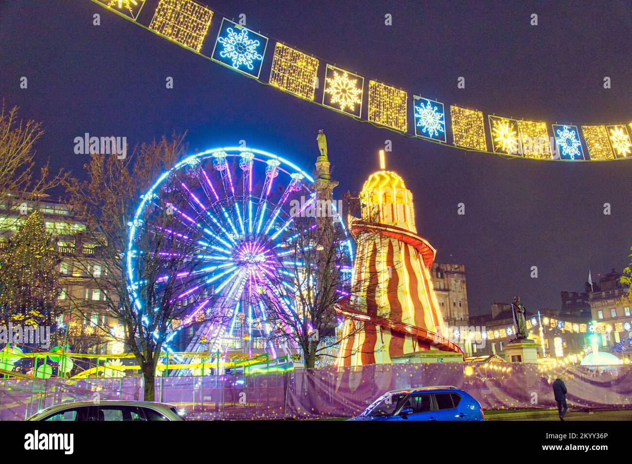 Glasgow, Scotland, UK 2nd December, 2022. George square Christmas with ...