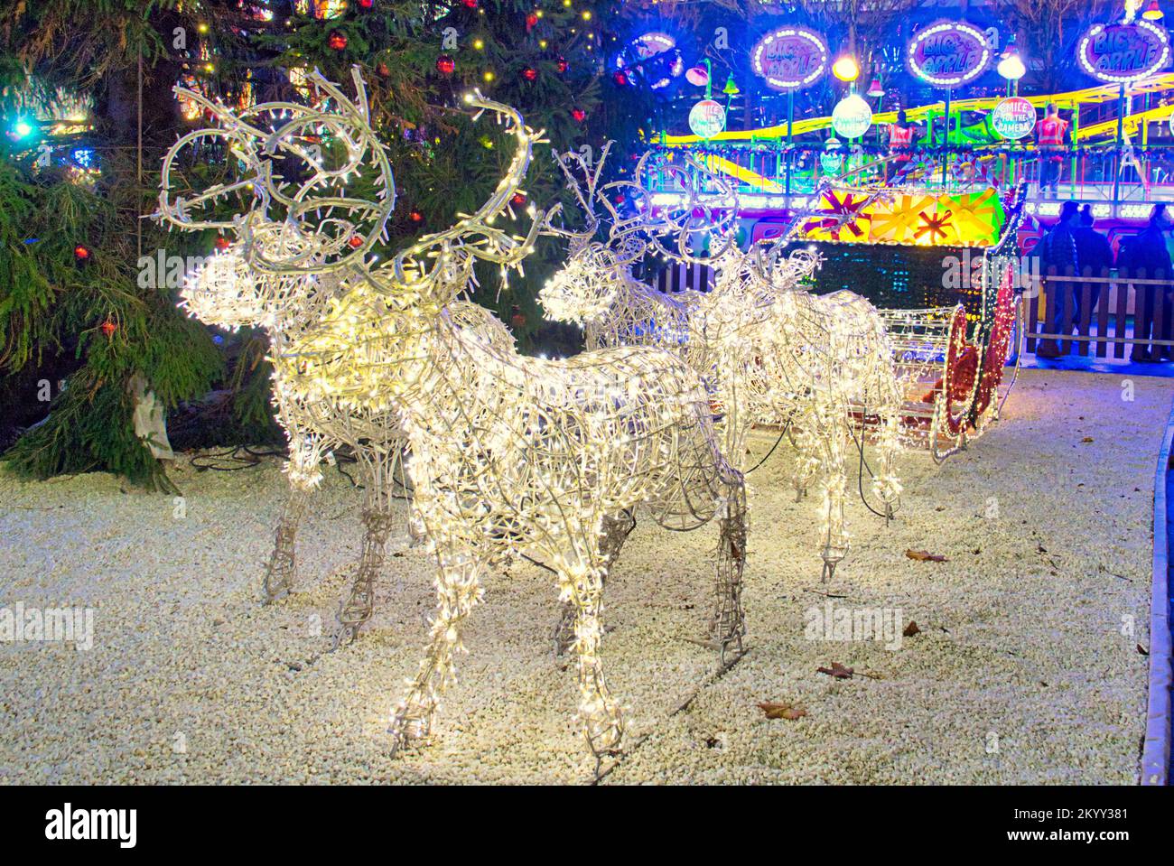 Glasgow, Scotland, UK 2nd December, 2022. George square Christmas with ...
