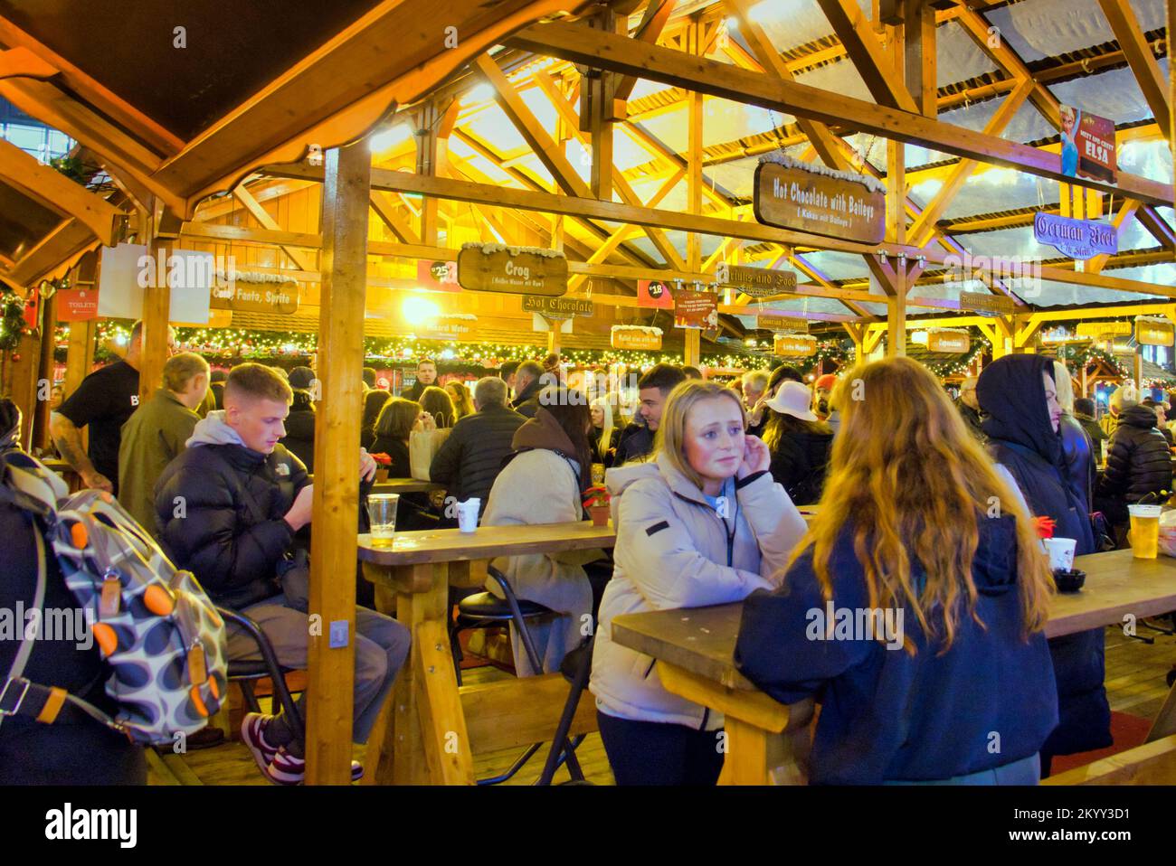 Glasgow, Scotland, UK 2nd December, 2022. George square Christmas with ...