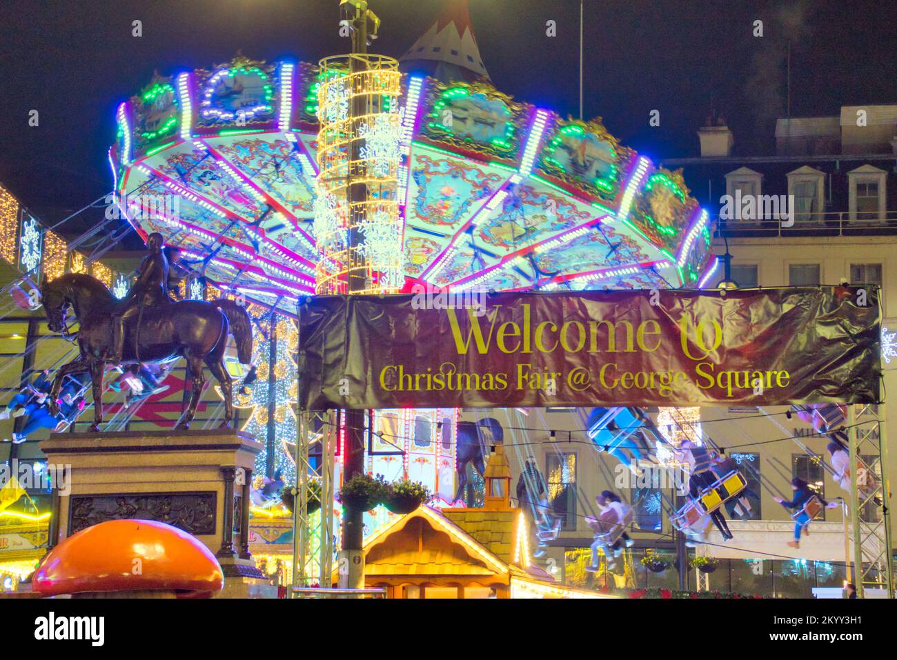 Glasgow, Scotland, UK 2nd December, 2022. George square Christmas with ...